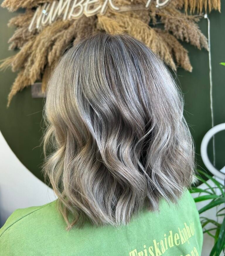 21 Chic Grey Blending Highlights Ideas - Hair Style Nest